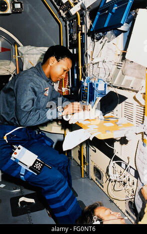 STS-47, Astronaut Jemison in Spacelab, 1992 Stock Photo - Alamy