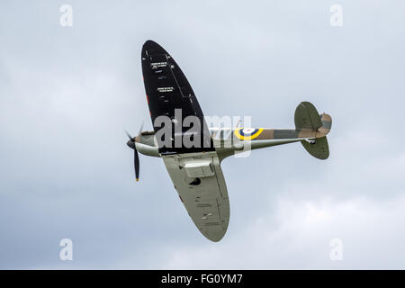 Spitfire Mk 1 N3200 at Flying Legends RAF Duxford Stock Photo - Alamy