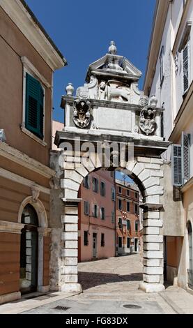 Croatia, Istria, Rovinj, Balbi Arch, landmark monument Stock Photo - Alamy