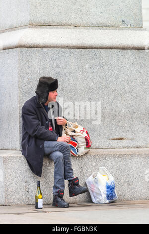 homeless man drinking beer outside in the street Stock Photo - Alamy
