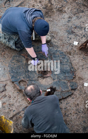 Archaeologists have uncovered a 3000 year old Bronze Age wheel at Must ...