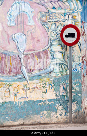 Cuban traffic road sign in Havana, Cuba Stock Photo - Alamy