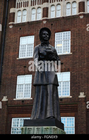 Statue of Catherine Booth of the Salvation Army, South London Stock ...