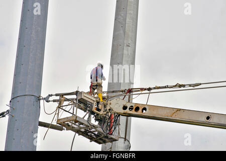 Electrical lineman working on power pole from lift truck bucket Stock ...