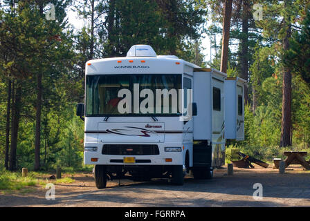 Motorhome in Fall River Campground, Deschutes National Forest, Oregon ...