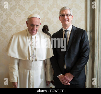 Pope Francis meets with Apple CEO Tim Cook at the Vatican Featuring ...