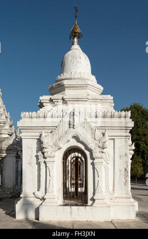 Kuthodaw Pagoda Stone Inscription Caves Mandalay Myanmar // MANDALAY ...