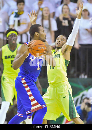 Baylor guard Lester Medford (11) moves the ball around as Texas forward ...