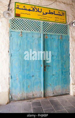 Arabic closed shop sign Stock Photo - Alamy