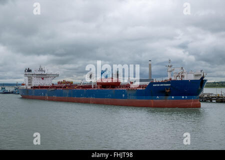 Large petroleum tanker at berth in the Southampton Stock Photo - Alamy