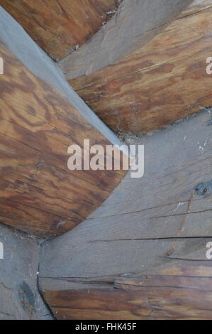 Brown log wood corner of cabin house Stock Photo - Alamy