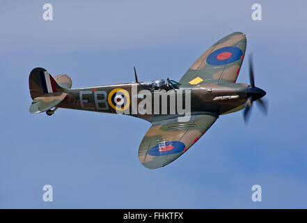 Supermarine Spitfire Mk IIa P7350 is the oldest airworthy Spitfire in ...