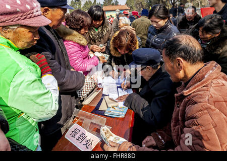 Puyang, Puyang, CHN. 26th Feb, 2016. 2000 people from the hometown of ...
