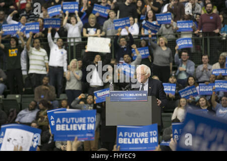 Chicago, Illinois, USA. 25th Feb, 2016. Democratic Presidential ...