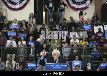 Chicago, Illinois, USA. 25th Feb, 2016. Democratic Presidential ...