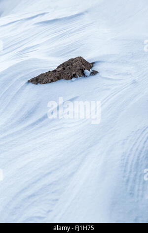 Texture of stone rock with snow Stock Photo - Alamy