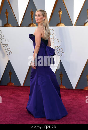 Reese Witherspoon attends the 28th annual Screen Actors Guild Awards at ...