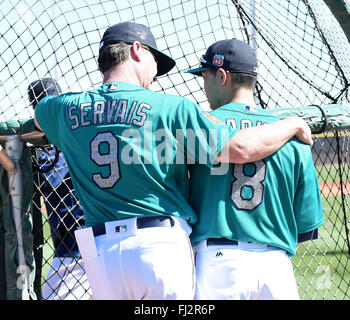Seattle Mariners manager Scott Servais (29) talks with pitching coach ...