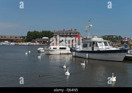 Oulton Broad, and The Wherry Hotel in Lowestoft, Suffolk, England Stock ...