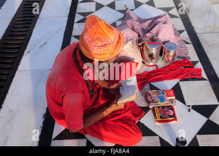 Priest reading holy book, golden temple, amritsar, punjab, india, asia ...