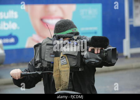 cameraman - caméraman camera +‎ -man cameraman ‎(plural cameramen ...