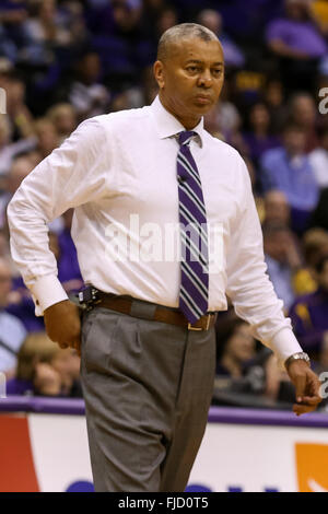 LSU head coach Johnny Jones works court side against North Carolina ...