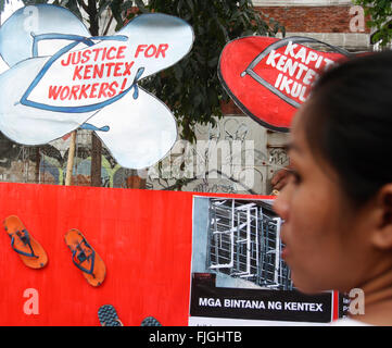 Paranaque, Philippines. 02nd Mar, 2016. Filipino looks at the photos ...