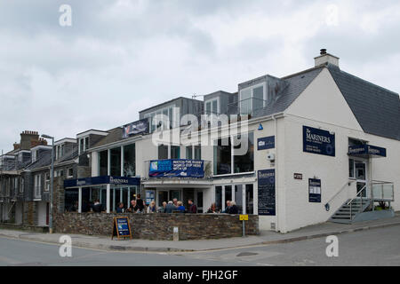 The Mariners Pub Rock Stock Photo - Alamy