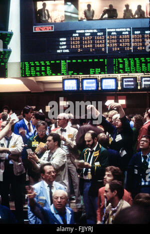 Chicago, Illinois, USA, 1986 Trading floor and pits of The Chicago ...