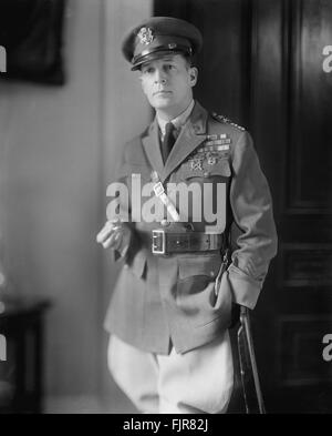 Douglas MacArthur. Portrait of General Douglas Macarthur, American WWII ...