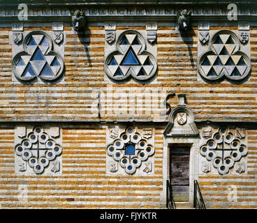 Ground floor window at Rushton Triangular Lodge, with Tresham's crest ...