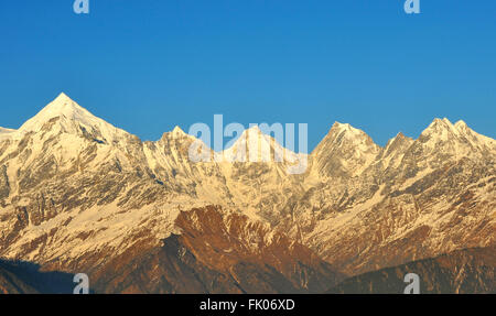 Snow clad mountain peaks Stock Photo - Alamy