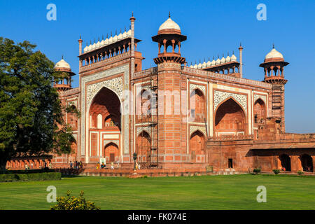 Red Fort in front of the Taj Mahal, UNESCO World Heritage Site Stock ...