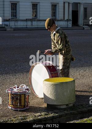 British Army Drum Major and Sergeant 93rd Sutherland Highland Regiment ...