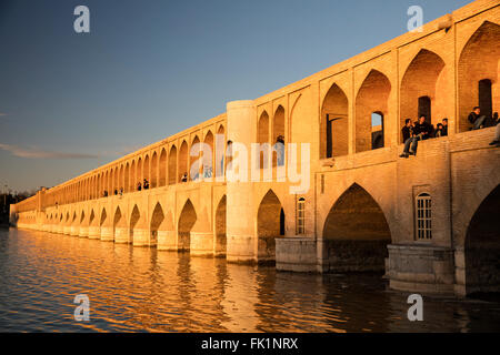 The Se o se bridge or Bridge of 33 arches Isfahan Iran Stock Photo - Alamy