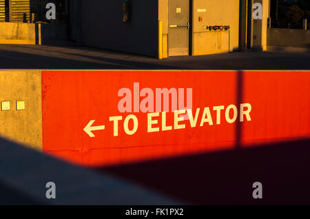 Elevator Sign, direction to elevator Stock Photo - Alamy