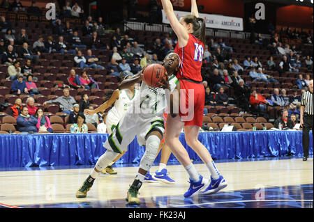 Uncasville, CT, USA. 5th Mar, 2016. Alisia Jenkins (24) of the USF ...