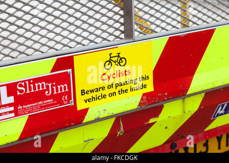 Beware of cyclists warning sign on city street Stock Photo - Alamy