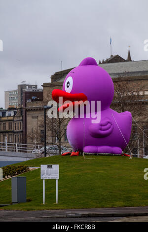 Apex City Quay Hotel & Spa next to the old Victoria Dock, Dundee Stock ...