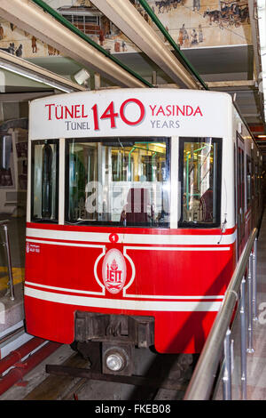 Istanbul Beyoglu underground funicular railway Stock Photo - Alamy