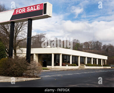 Abandoned auto dealership with empty lot, Warren, MI Stock Photo - Alamy