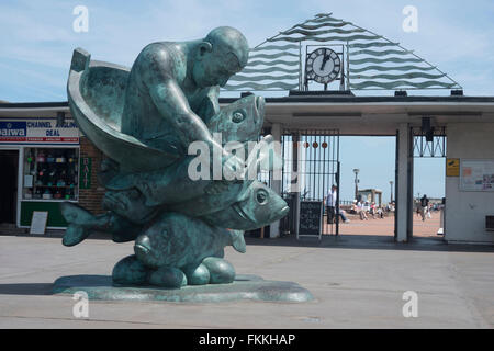 Statue at entrance to Deal Pier Kent, 'Embracing the Sea' by John Bucks ...