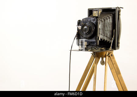 The Ernemann HEAG I folding plate (9x12cm) camera from 1912 Stock Photo ...