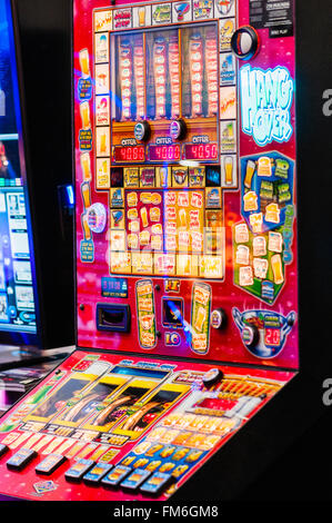 2p slot machine One-Armed-Bandit at Barry's Portrush Stock Photo - Alamy