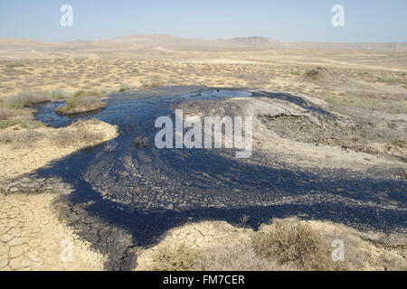 Natural petroleum seep and deposits of bitumen, north of Baku ...