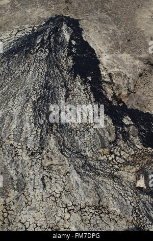 Natural petroleum seep and deposits of bitumen, north of Baku ...