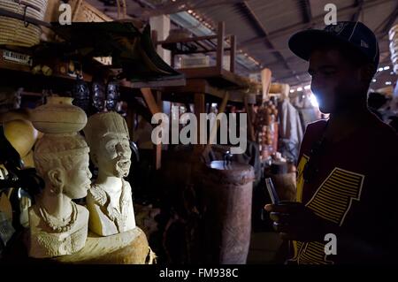 Zimbabwe, Harare, Mbare covered handicraft Market Stock Photo - Alamy