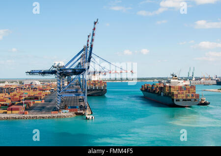 Port of Freeport Bahamas Container shipyard with heavy lifting Cranes ...