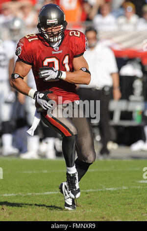Tampa Bay Buccaneers safety Sabby Piscitelli lines up against the ...