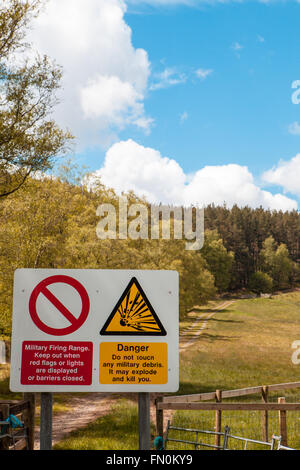 MOD firing range warning sign Stock Photo - Alamy